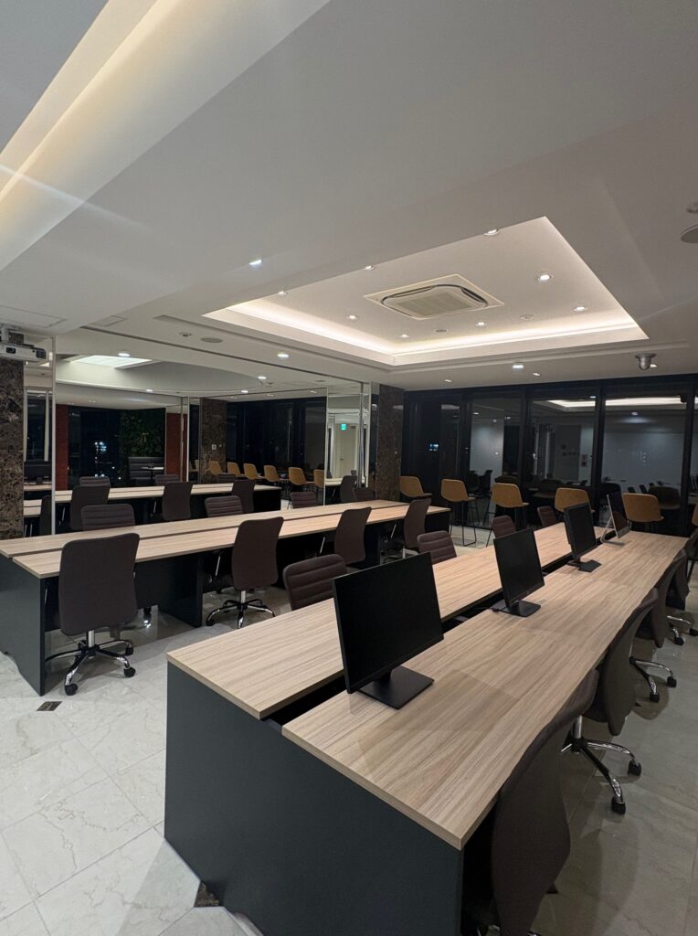 ZENSHO HOLDINGS合同会社 | 運送業と広告業を融合させた新しい価値を提供する企業です。